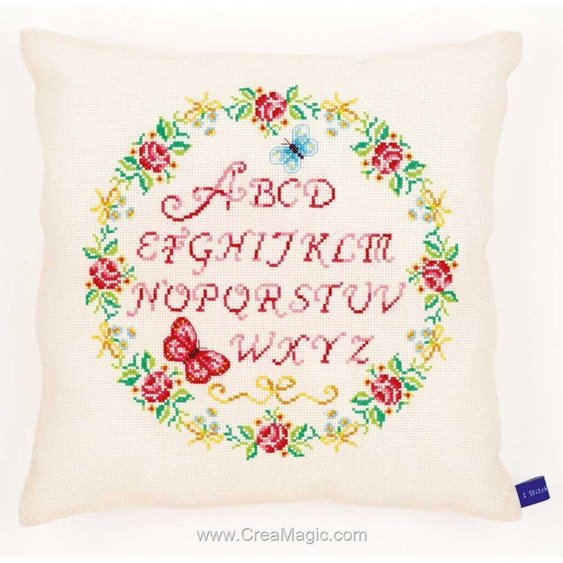 Coussin alphabet avec roses à broder au point de croix Vervaco